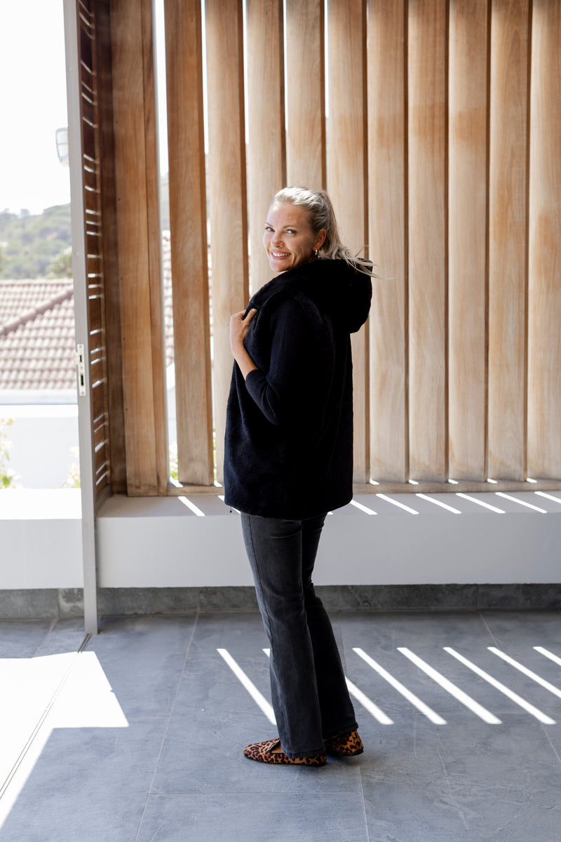 Avignon - Fur Gilet with Hood, Black – Slick Online